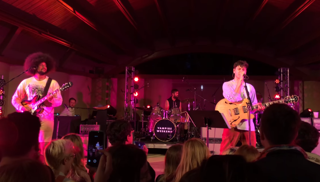 Vampire Weekend tocaron su álbum de debut por su 10º aniversario ...